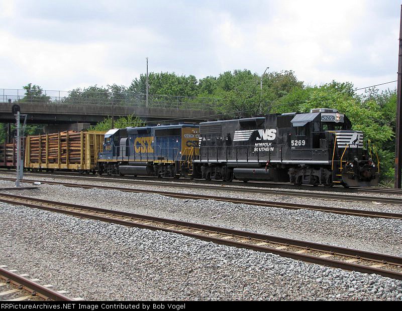 NS 5269 and CSX 4406